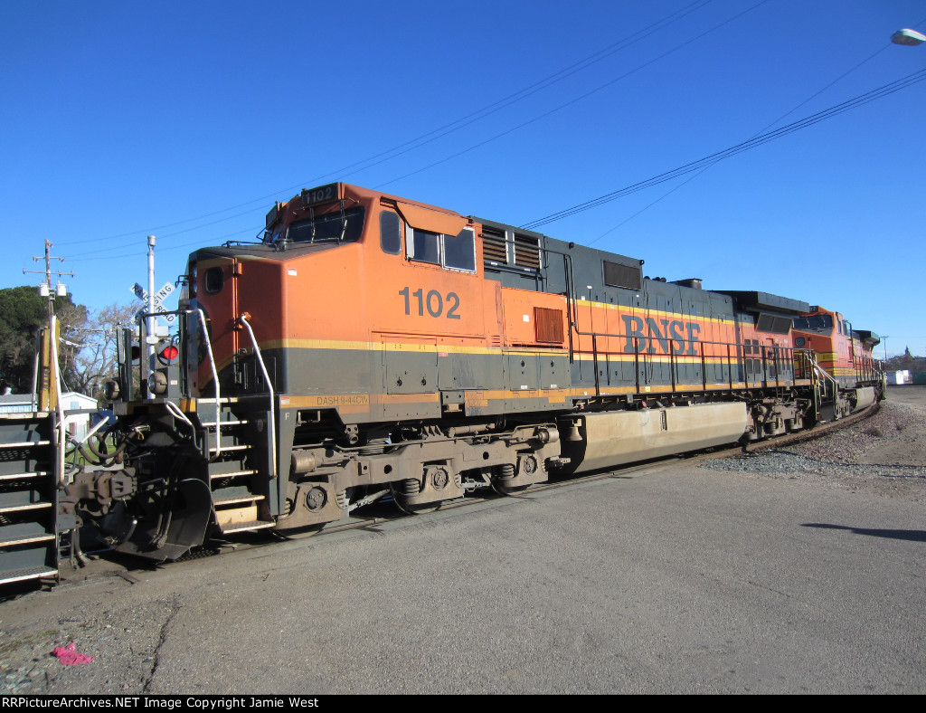 BNSF 1102